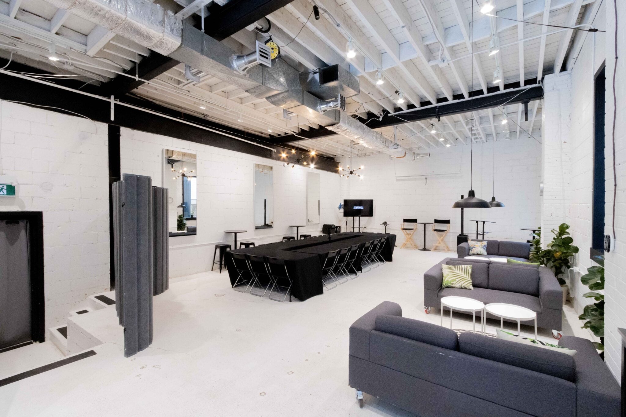 Rent Large Meeting Rooms | Toronto Board Rooms | StartWell